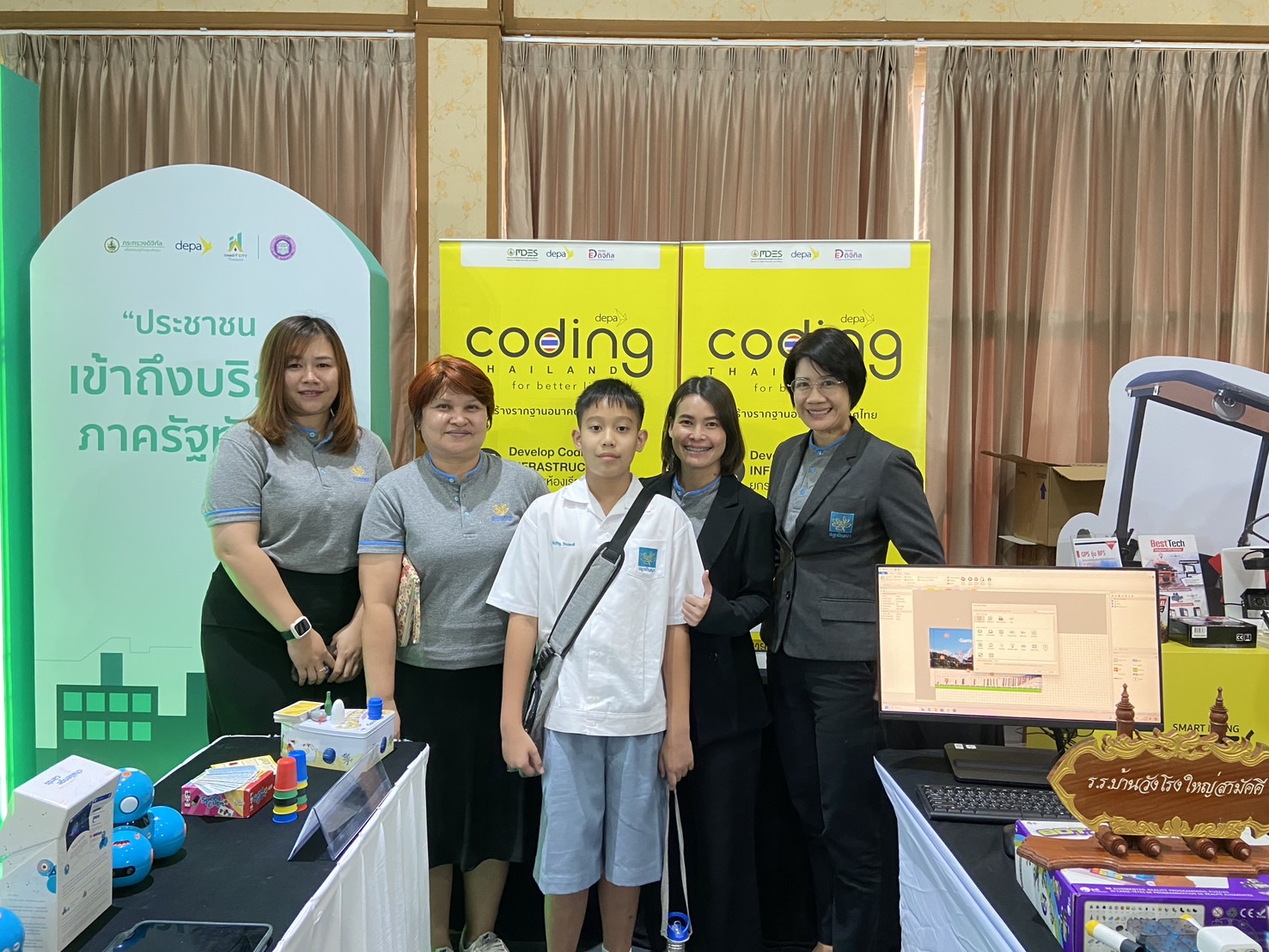 โรงเรียนปลูกปัญญา นครราชสีมา รับมอบอุปกรณ์ไอทีโครงการ Coding Thailand for Better Life depa ...
